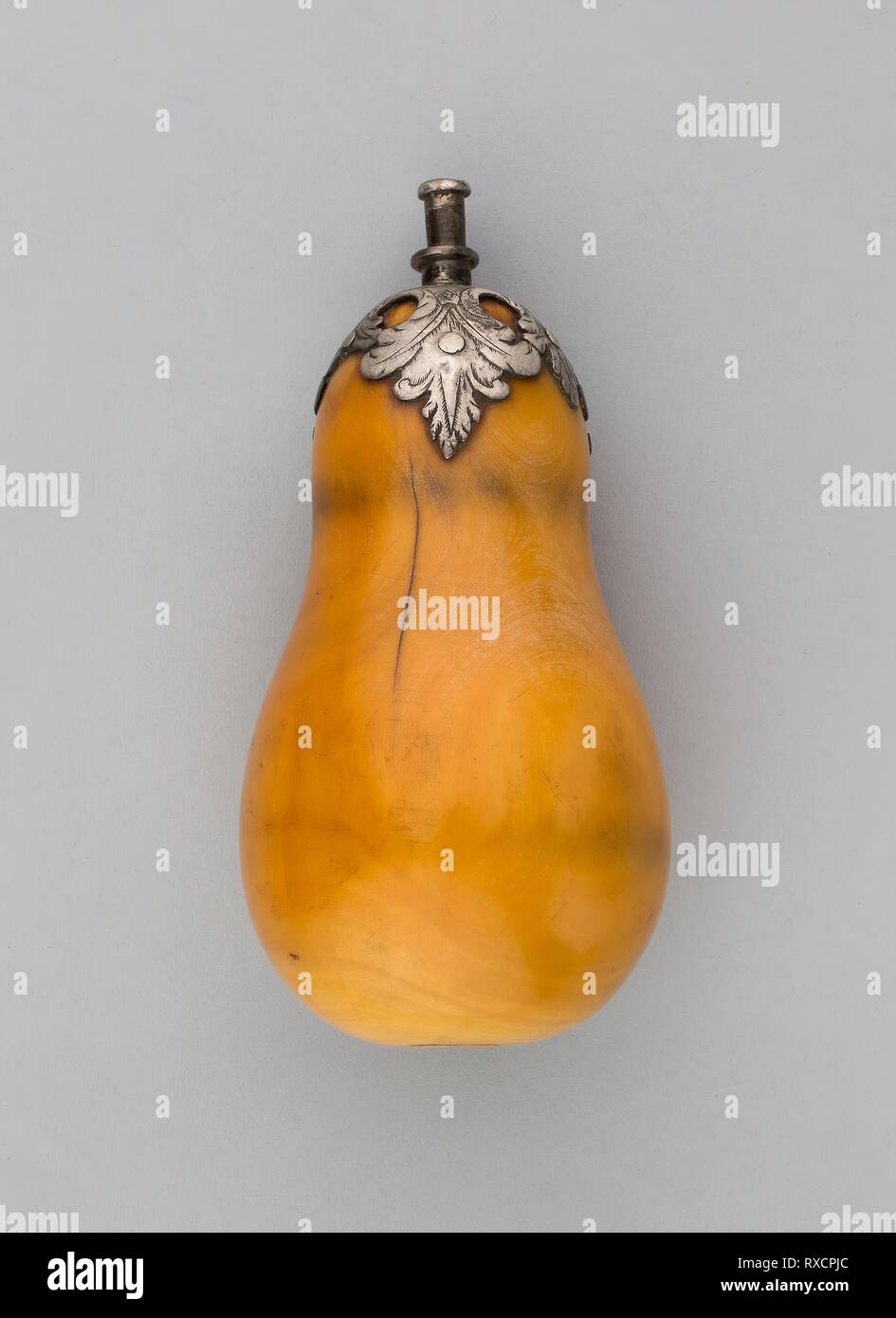 Priming flask hi-res stock photography and images - Alamy