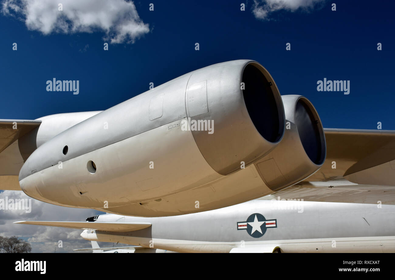 Big jet engines hi-res stock photography and images - Alamy