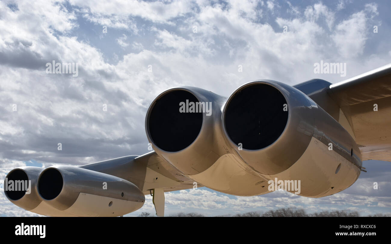 Big jet engines hi-res stock photography and images - Alamy
