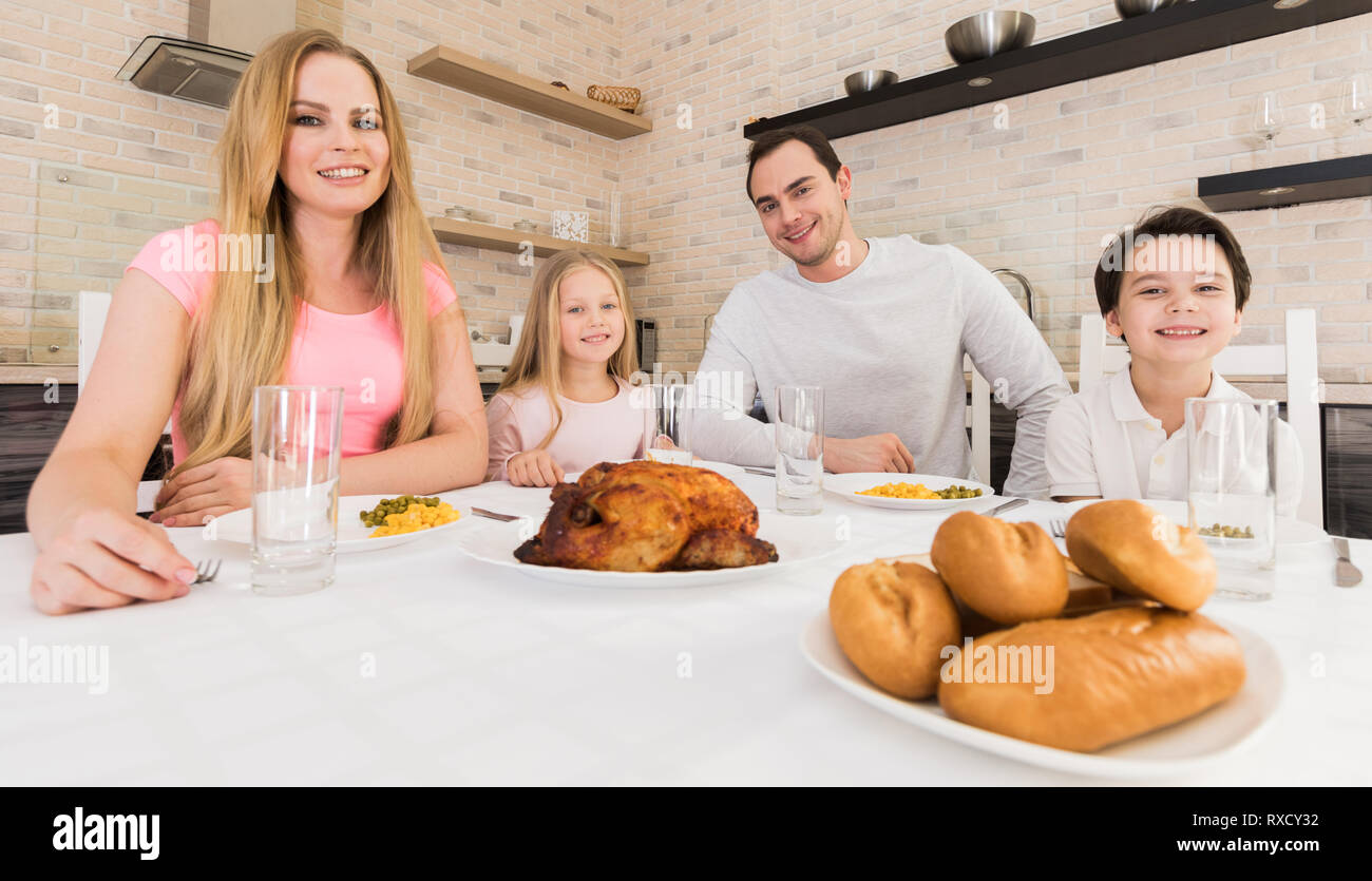 Children table food and parents hi-res stock photography and images - Alamy