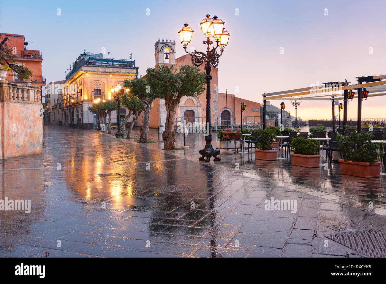 Taormina sicily italy hi-res stock photography and images - Alamy