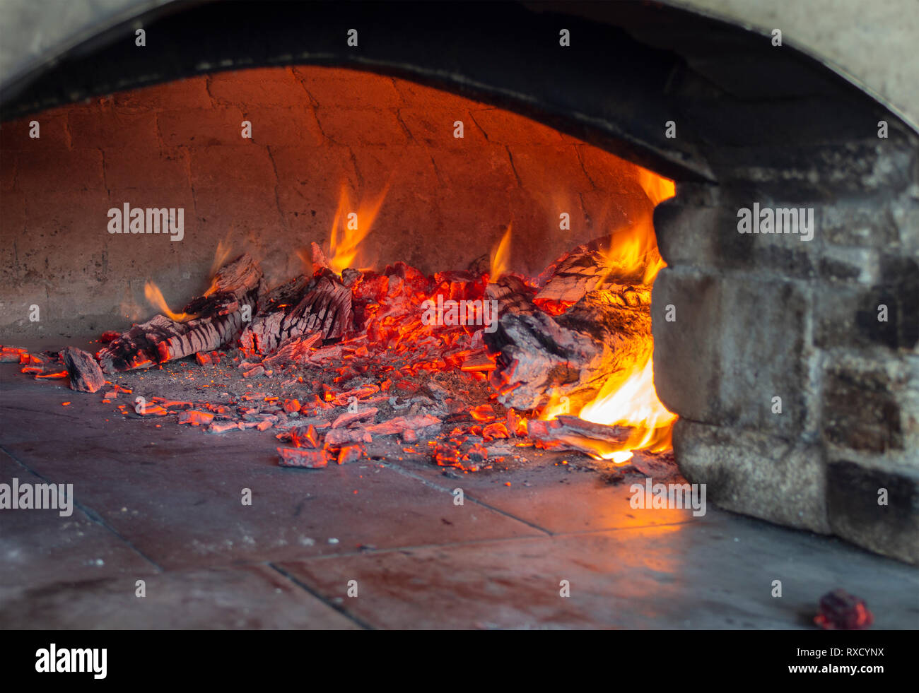 Stone baking oven with live fire - a technology that gives all dishes ...