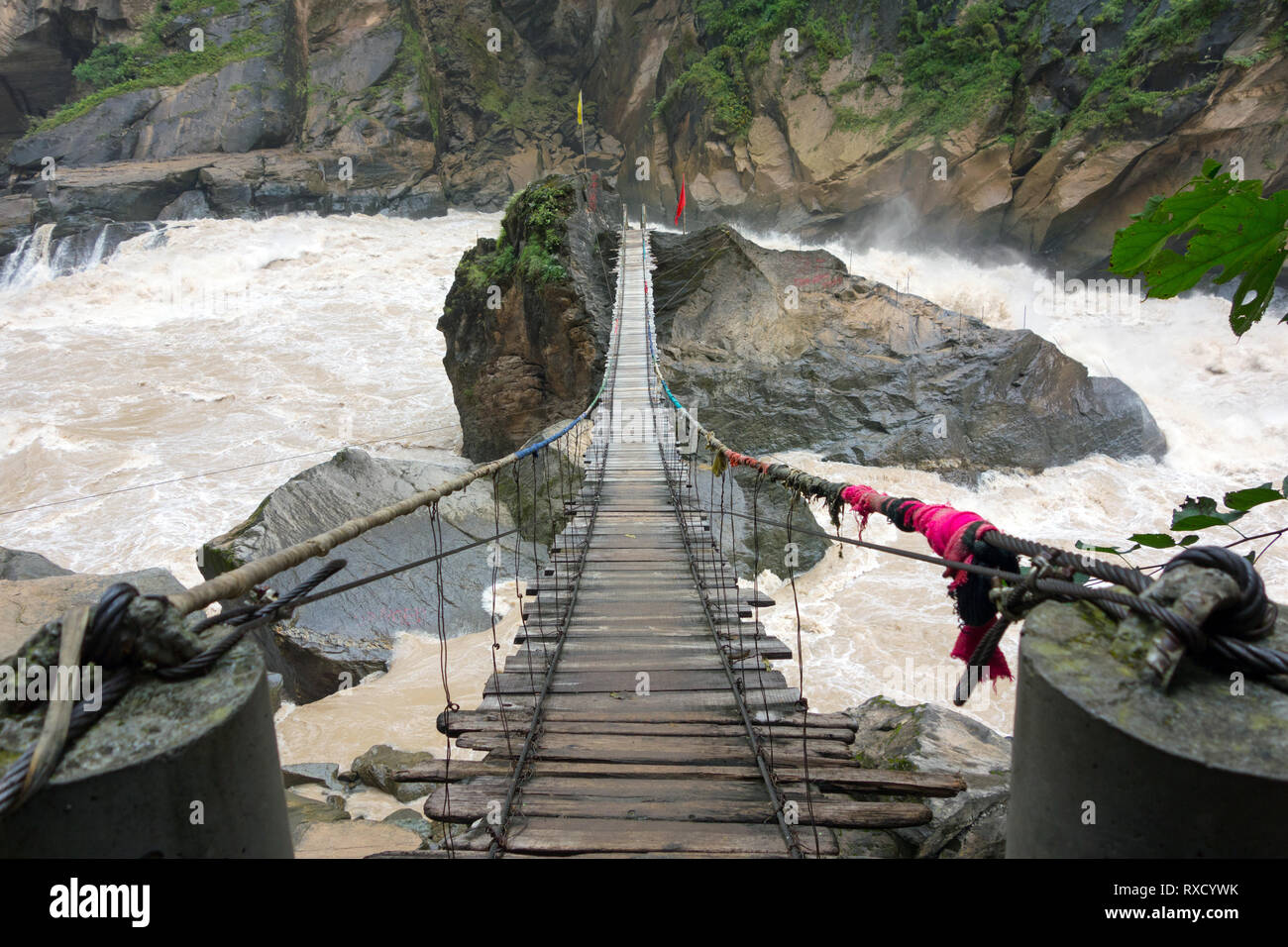 Yangtze river bridge over hi-res stock photography and images - Alamy
