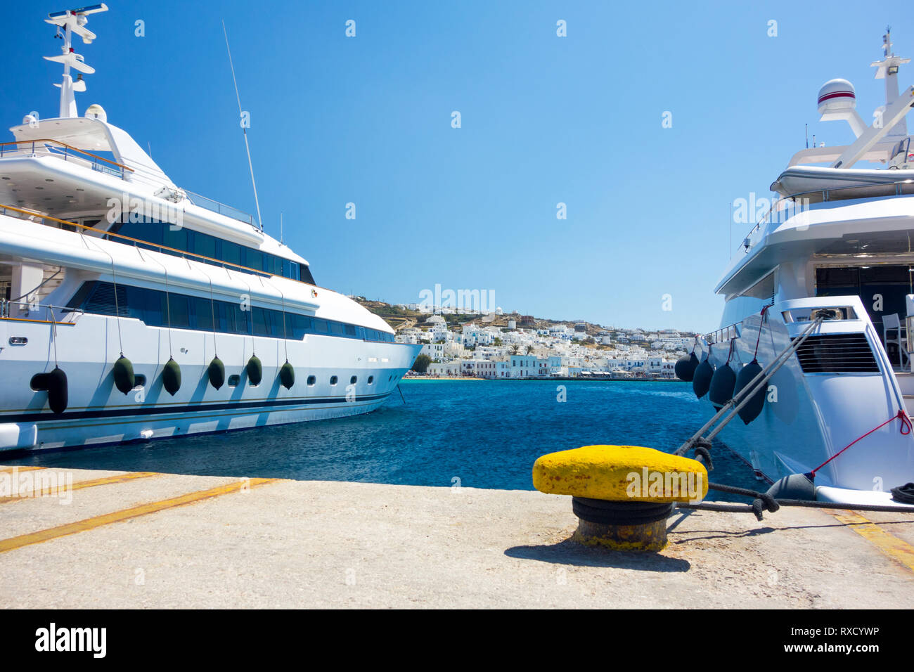 Greece lifestyle luxury hi-res stock photography and images - Alamy