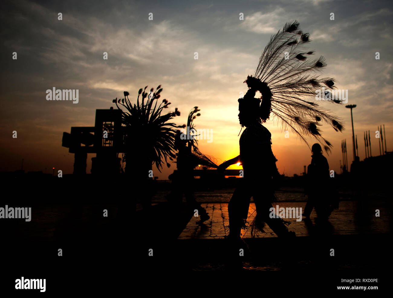 Aztec dancer hi-res stock photography and images - Alamy