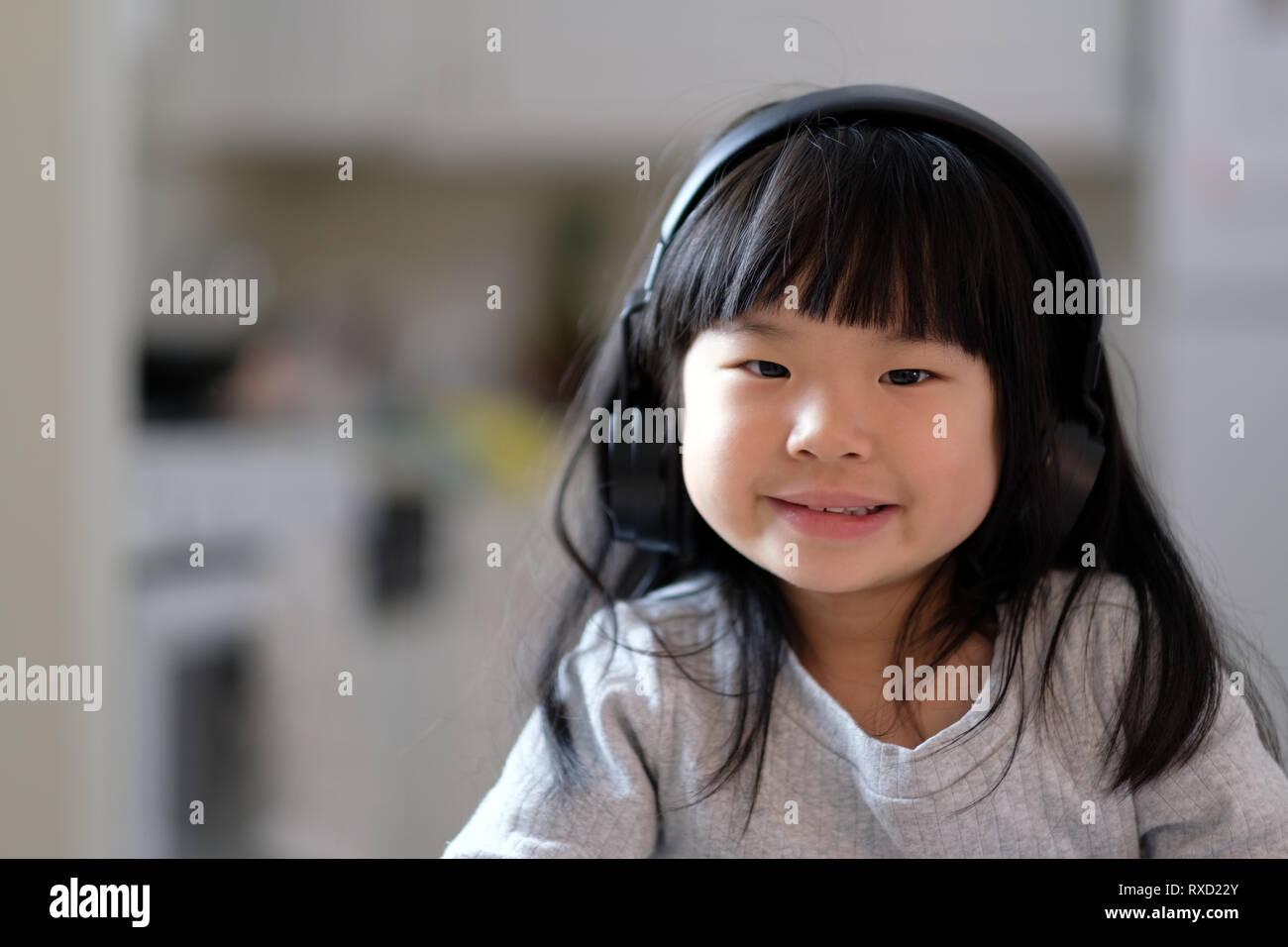 Child Listen Music Stock Photos & Child Listen Music Stock Images - Alamy