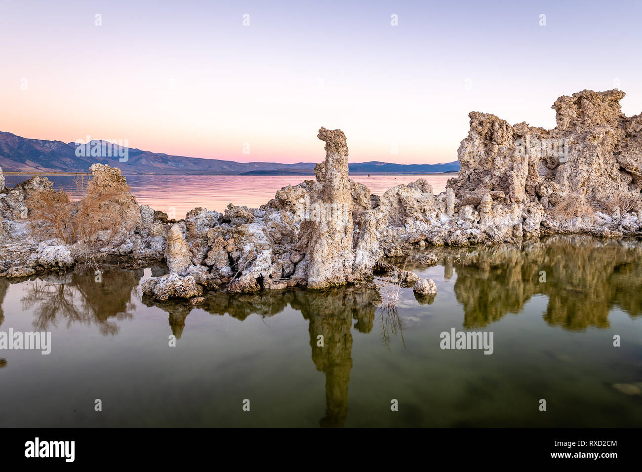 Mono basin national forest scenic area hi-res stock photography and ...