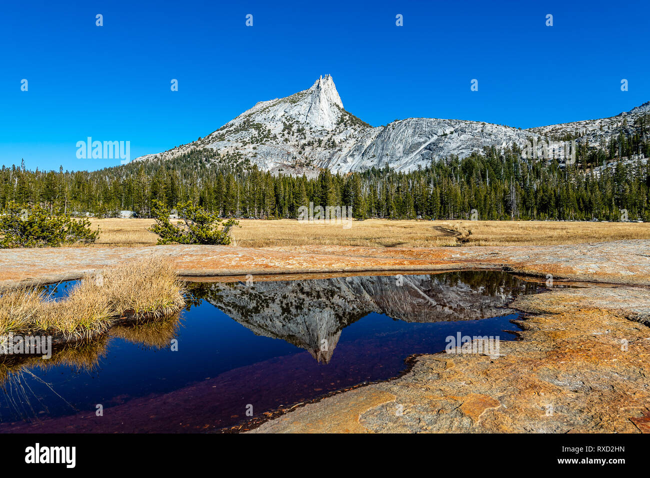 Cathedral lakes yosemite hi-res stock photography and images - Alamy
