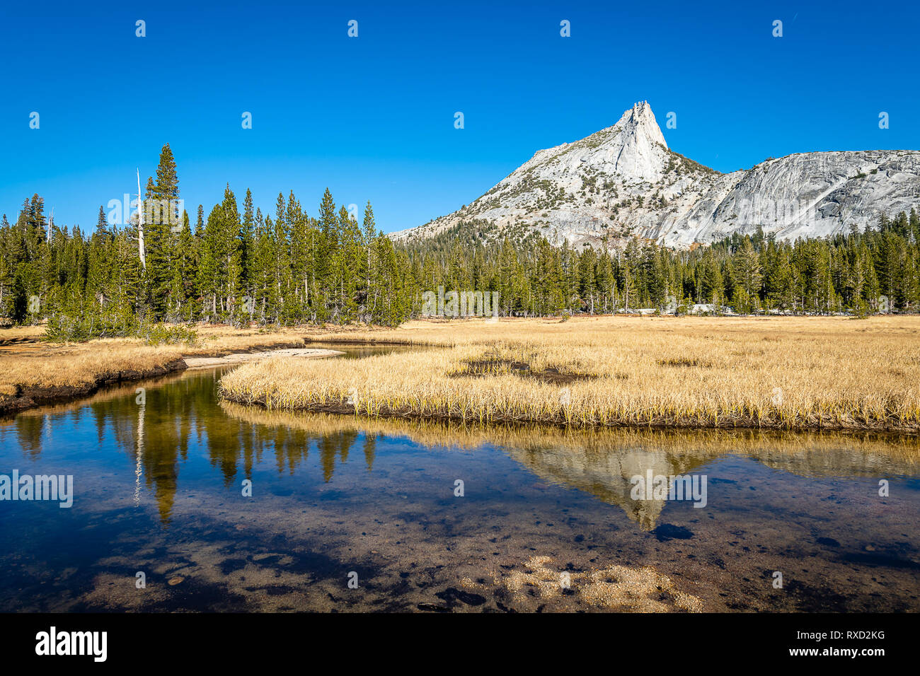 Cathedral lakes yosemite hi-res stock photography and images - Alamy