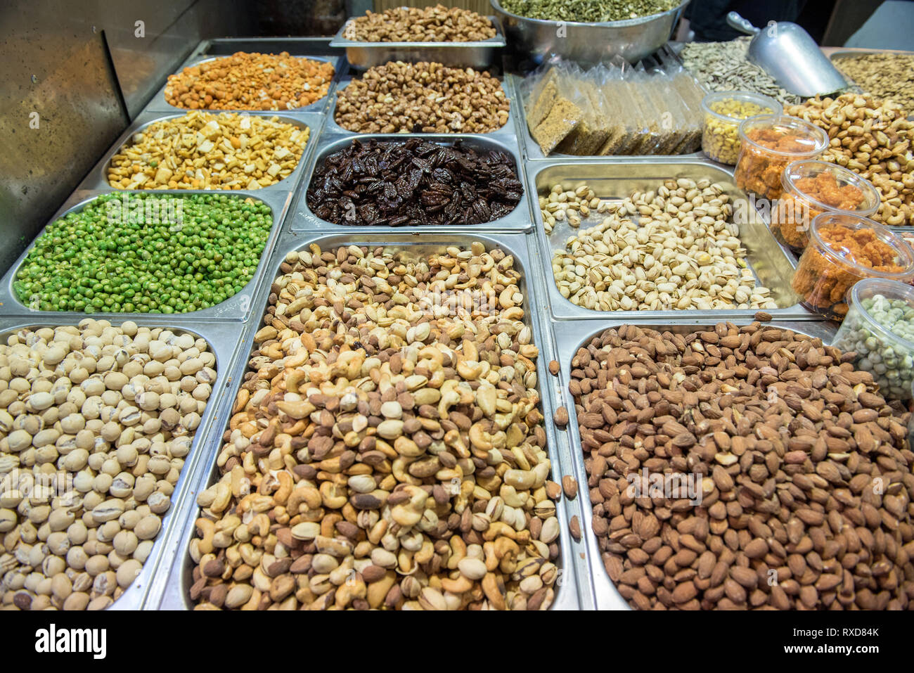 Nuts yehuda market jerusalem israel hi-res stock photography and images ...