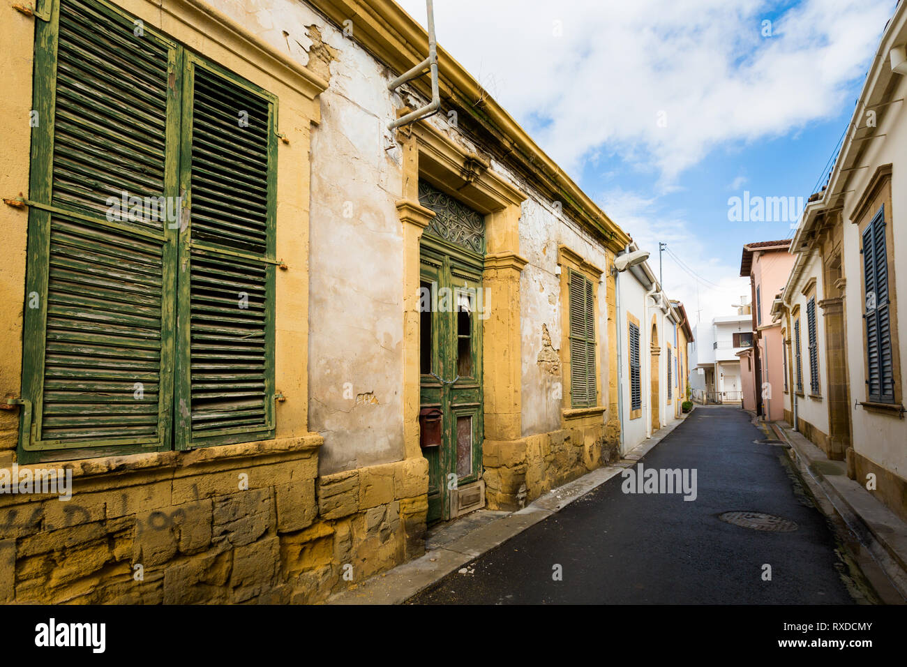 Beautiful old architecture full of street art in cypriot Nicosia ...