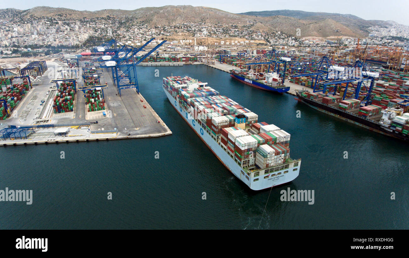 Cosco ship greece hi-res stock photography and images - Alamy