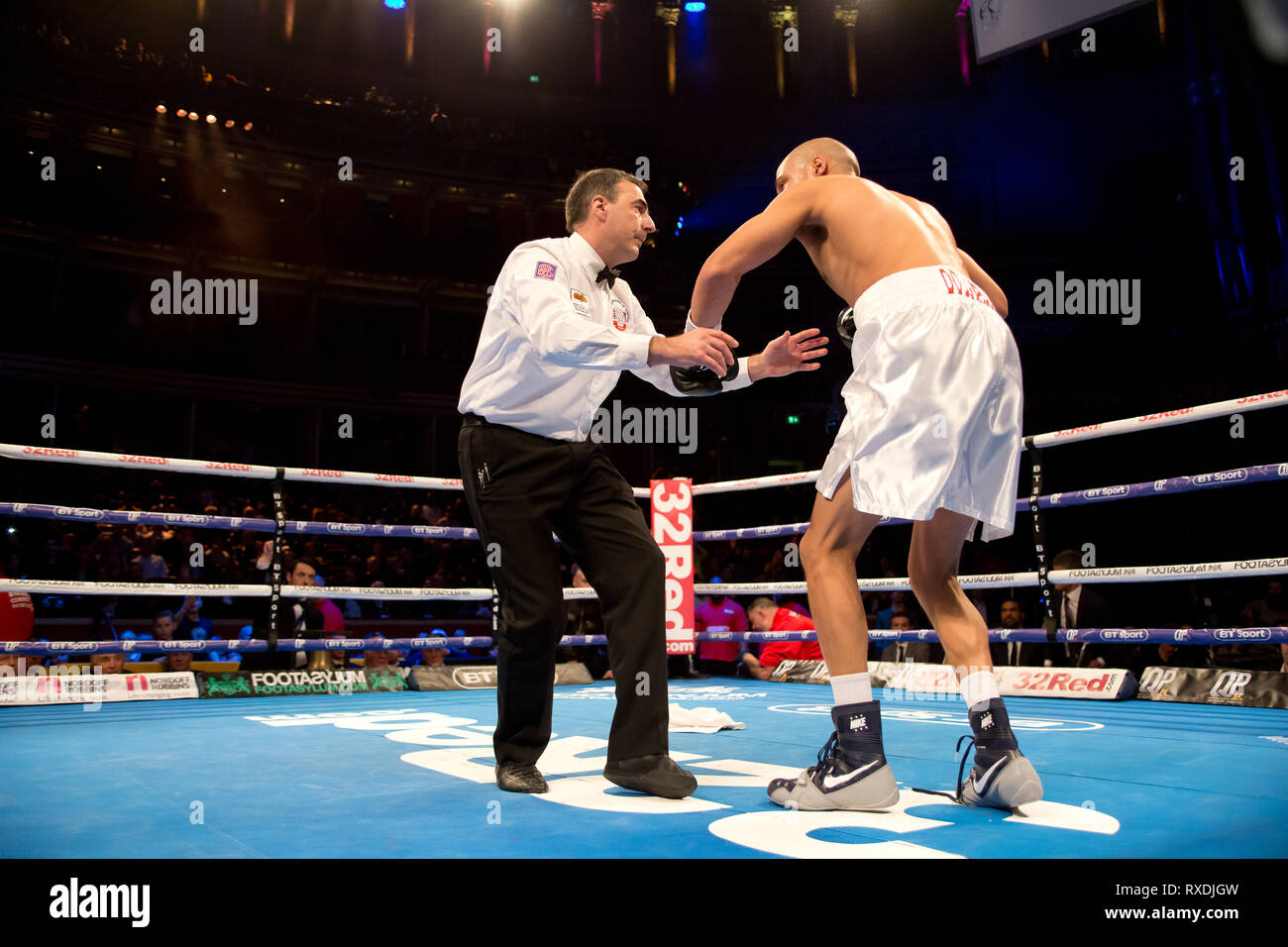 Royal albert hall boxing hi-res stock photography and images - Alamy