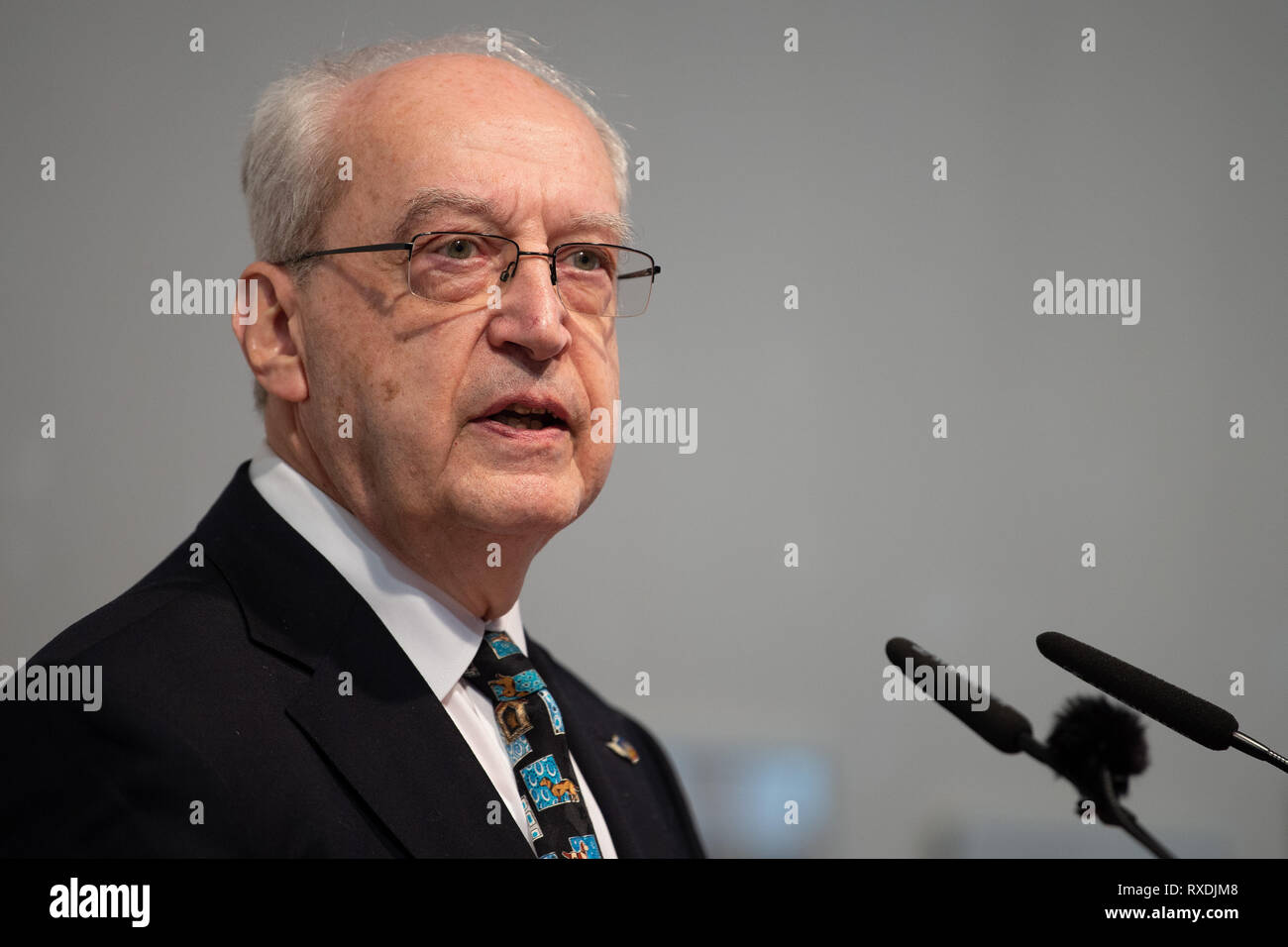 Conflict of interest research hi-res stock photography and images - Alamy