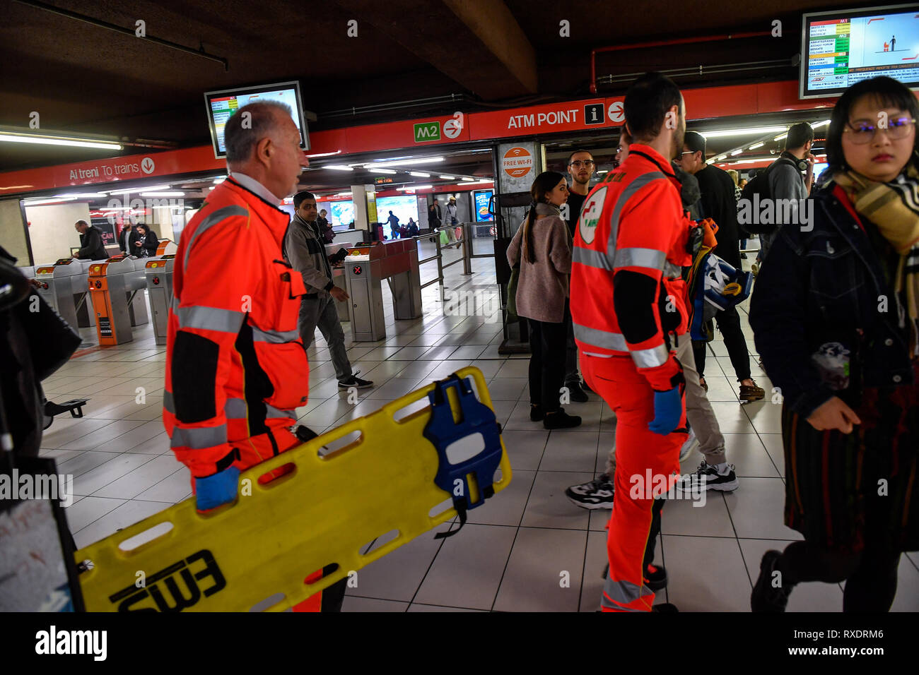 Metropolitana rossa milano hi-res stock photography and images - Alamy