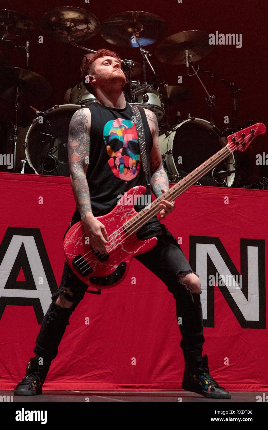 Asking alexandria show hi-res stock photography and images - Alamy