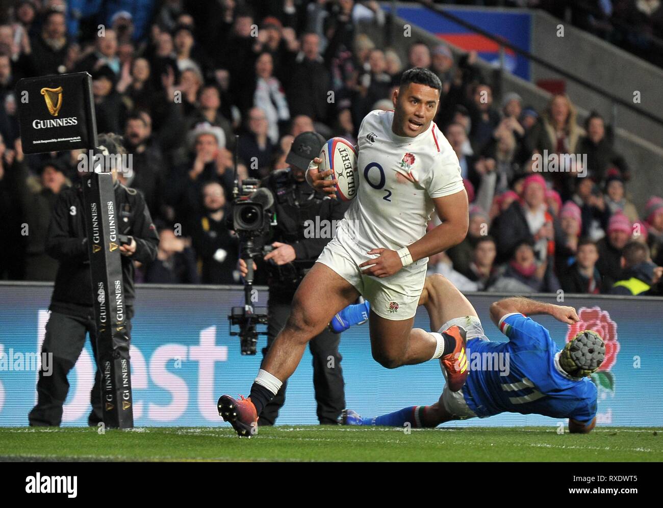 London, UK. 09th Mar, 2019. Manu Tuilagi (England) goes past Angelo ...