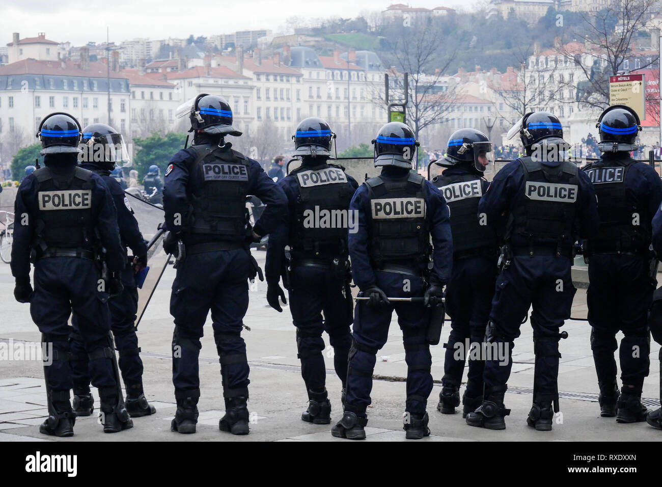 Riots in france 2019 hi-res stock photography and images - Alamy