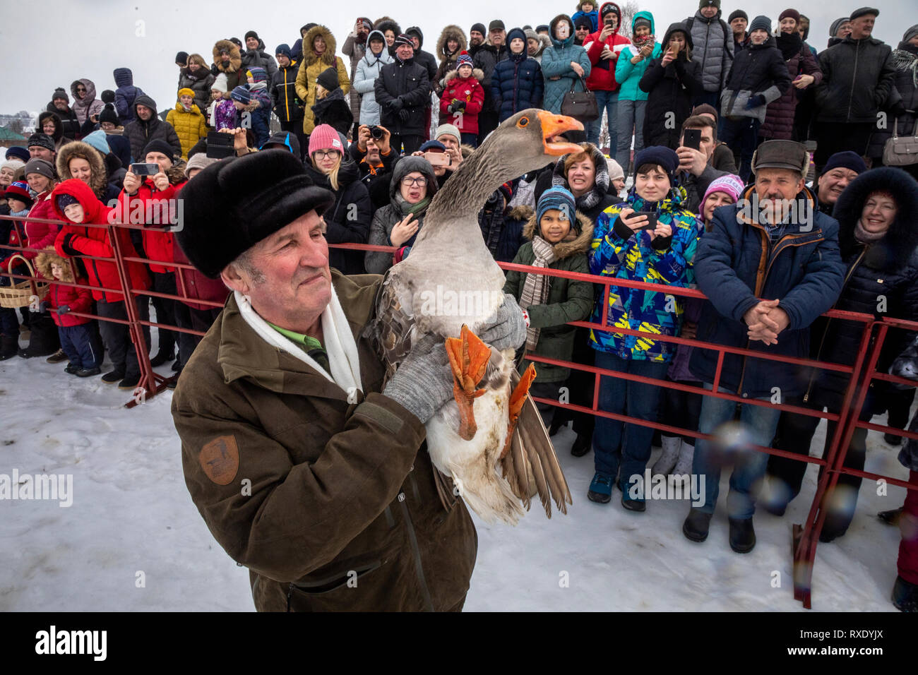 Suzdal, Russia. 9th March, 2019: A local inhabitant shows the goose ...