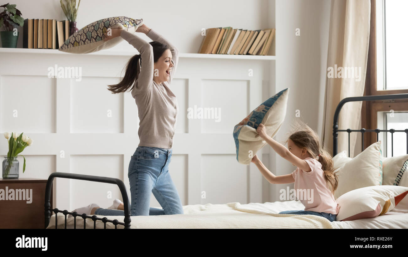 Pillow fight children bed hi-res stock photography and images - Alamy