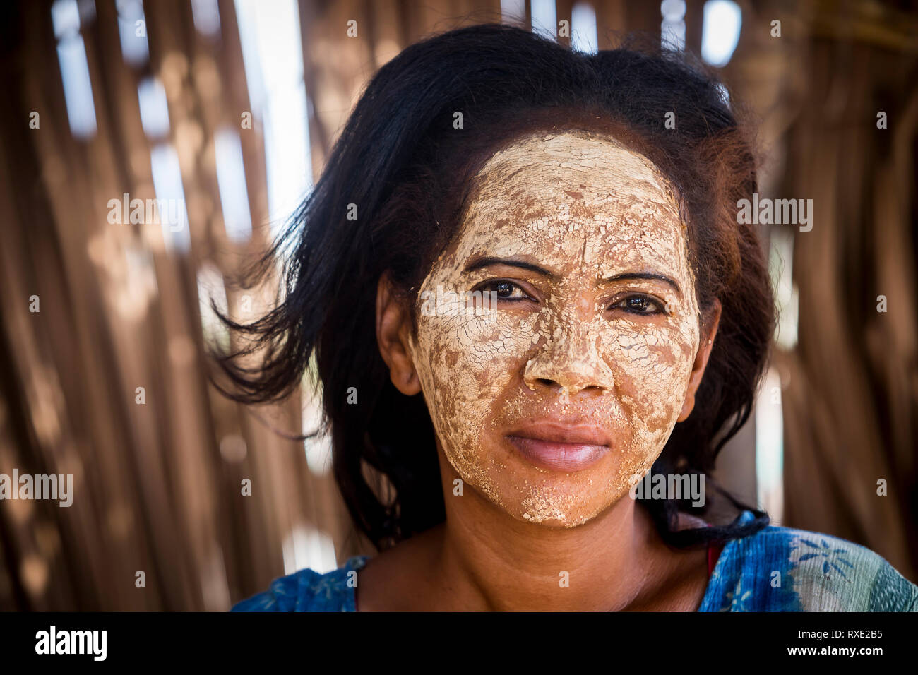 Native mask sun hi-res stock photography and images - Alamy