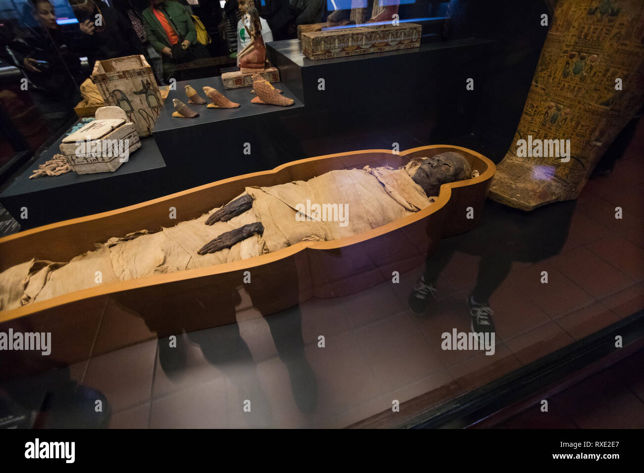 Egypt pharaon statue detail hi-res stock photography and images - Alamy