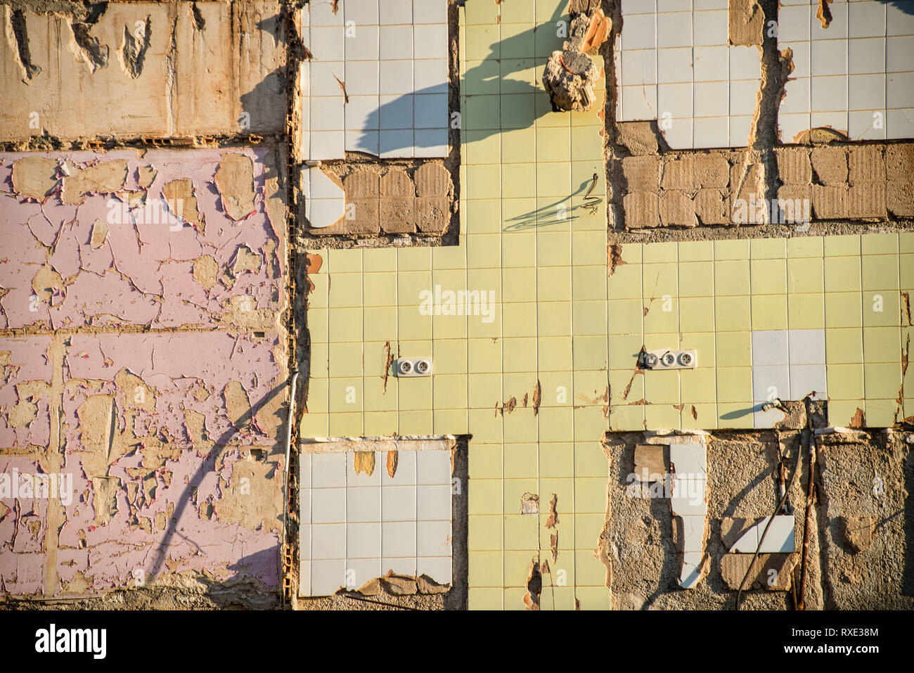 Wall left over after pulling down a house Stock Photo - Alamy