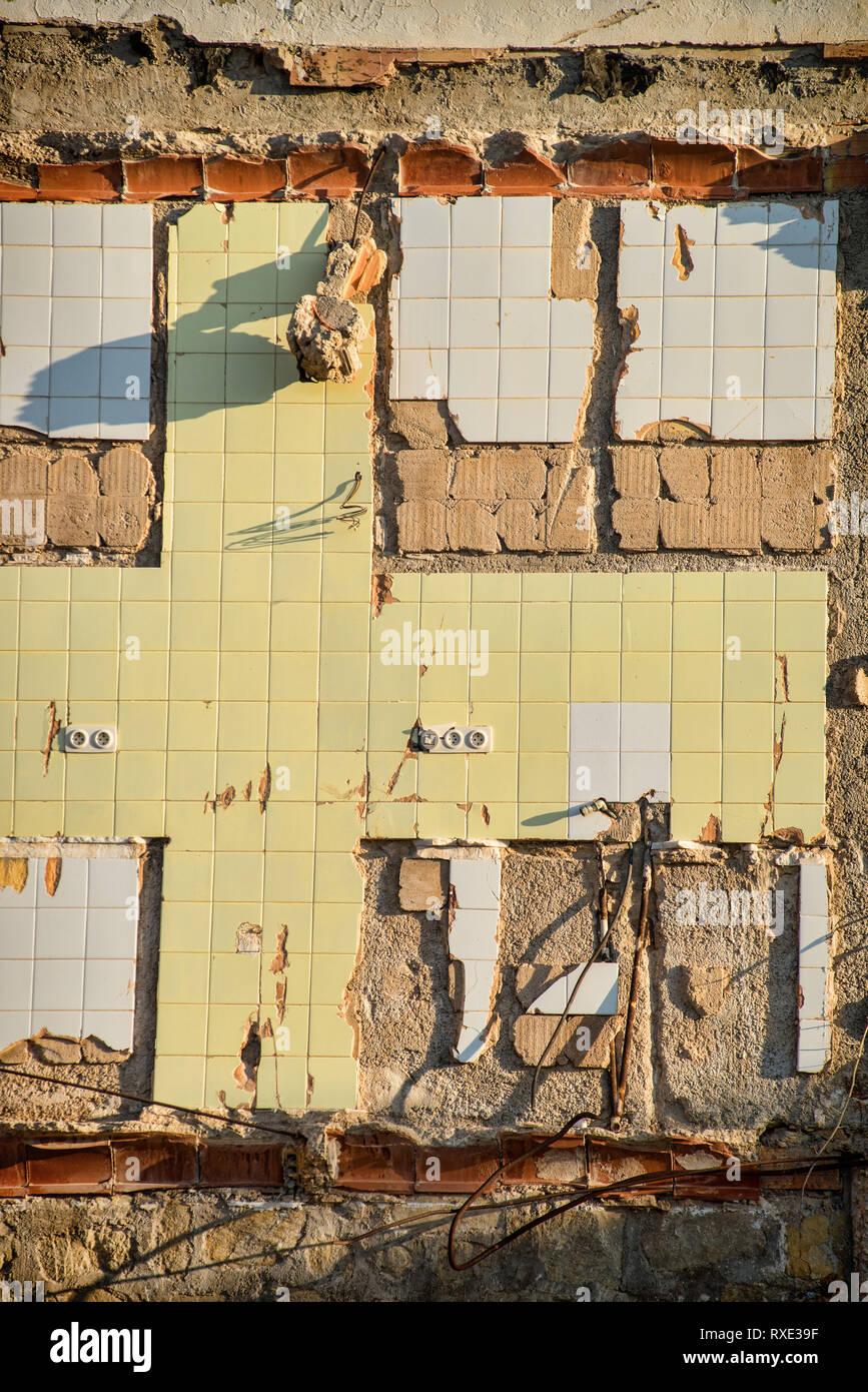 Wall left over after pulling down a house Stock Photo - Alamy