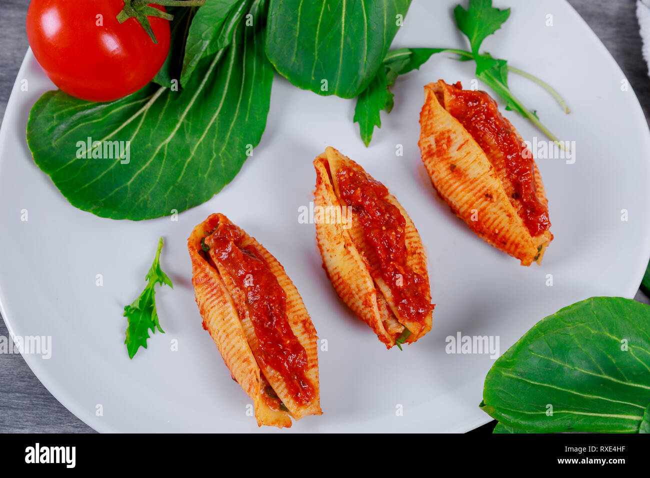 Big pasta shells hi-res stock photography and images - Alamy