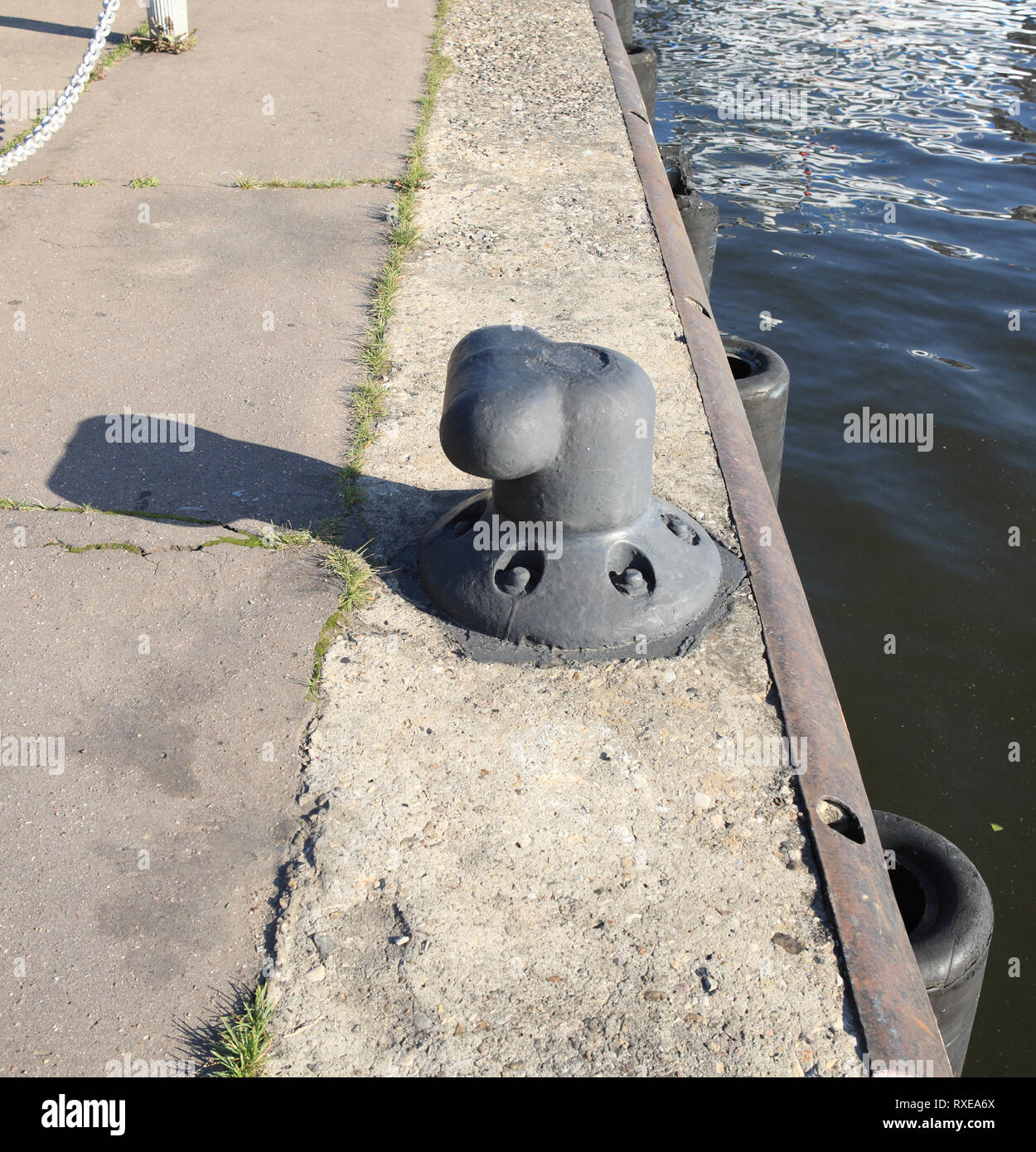 Dolphin mooring facility hi-res stock photography and images - Alamy