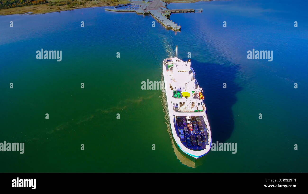 Boat carrying cars hi-res stock photography and images - Alamy