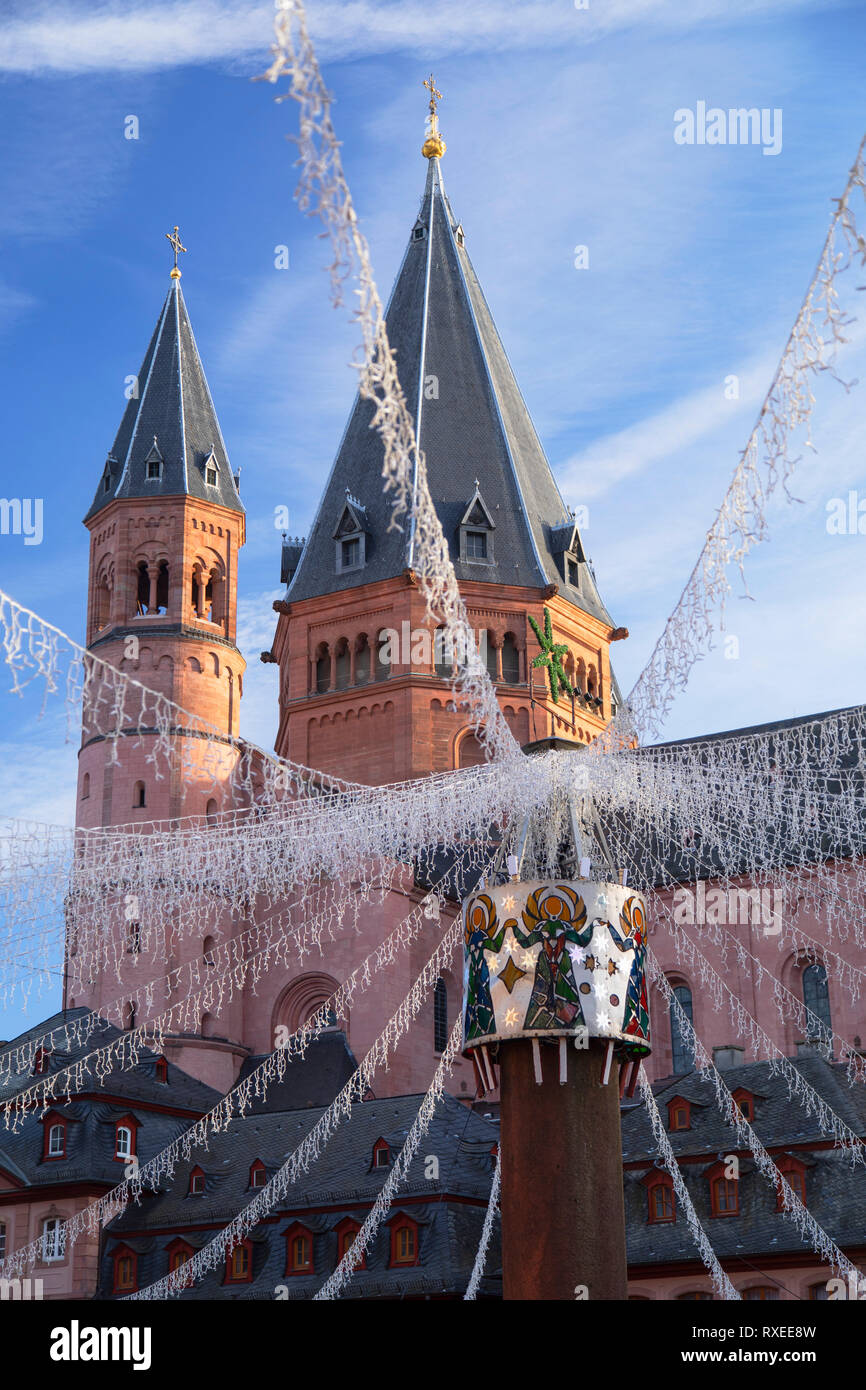 Christmas Market and Mainz Cathedral, Mainz, Rhineland-Palatinate ...