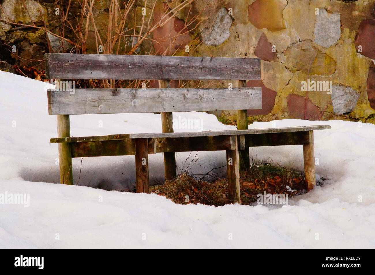 Rotten wooden bench hi-res stock photography and images - Alamy