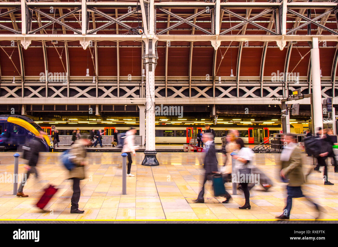 London Train Station Platform Stock Photo - Alamy