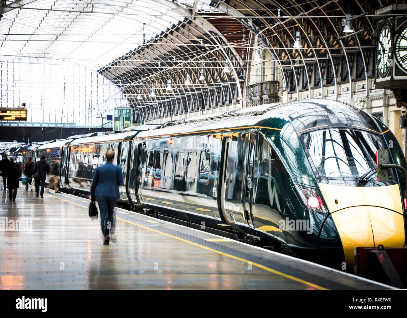 London Train Station Platform Stock Photo - Alamy