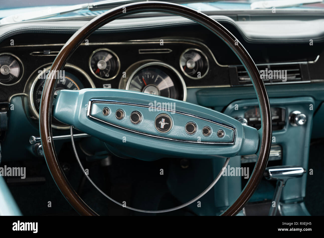 Muscle car dashboard hi-res stock photography and images - Alamy