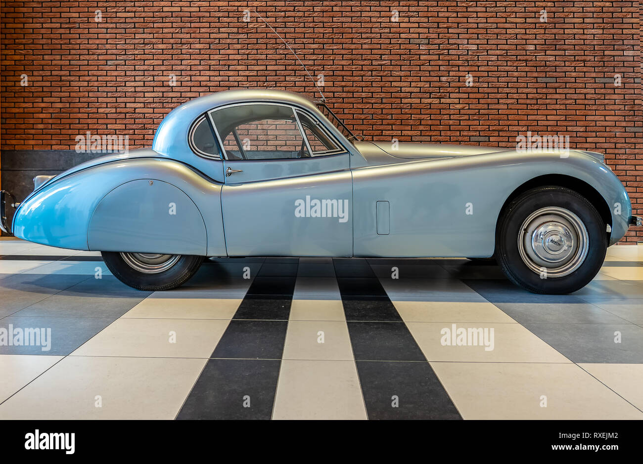 Driving a classic jaguar xk120 car hi-res stock photography and images ...