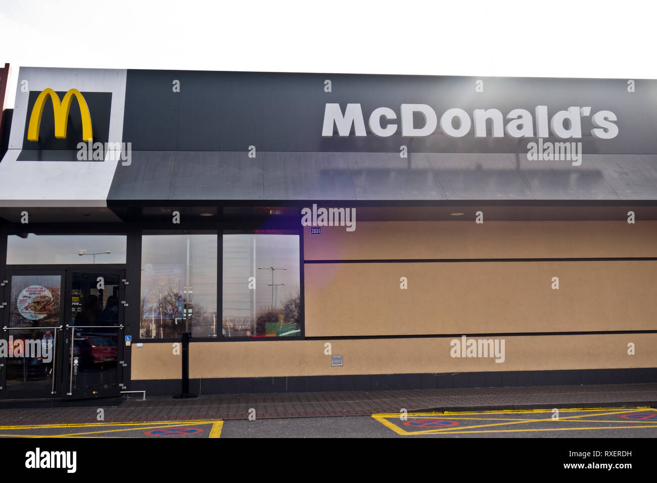 Mcdonalds restaurant logo hi-res stock photography and images - Alamy