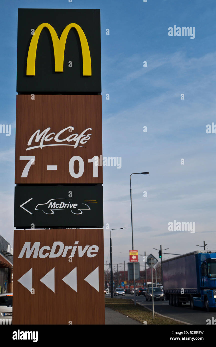 Mcdonalds mcdrive hi-res stock photography and images - Alamy
