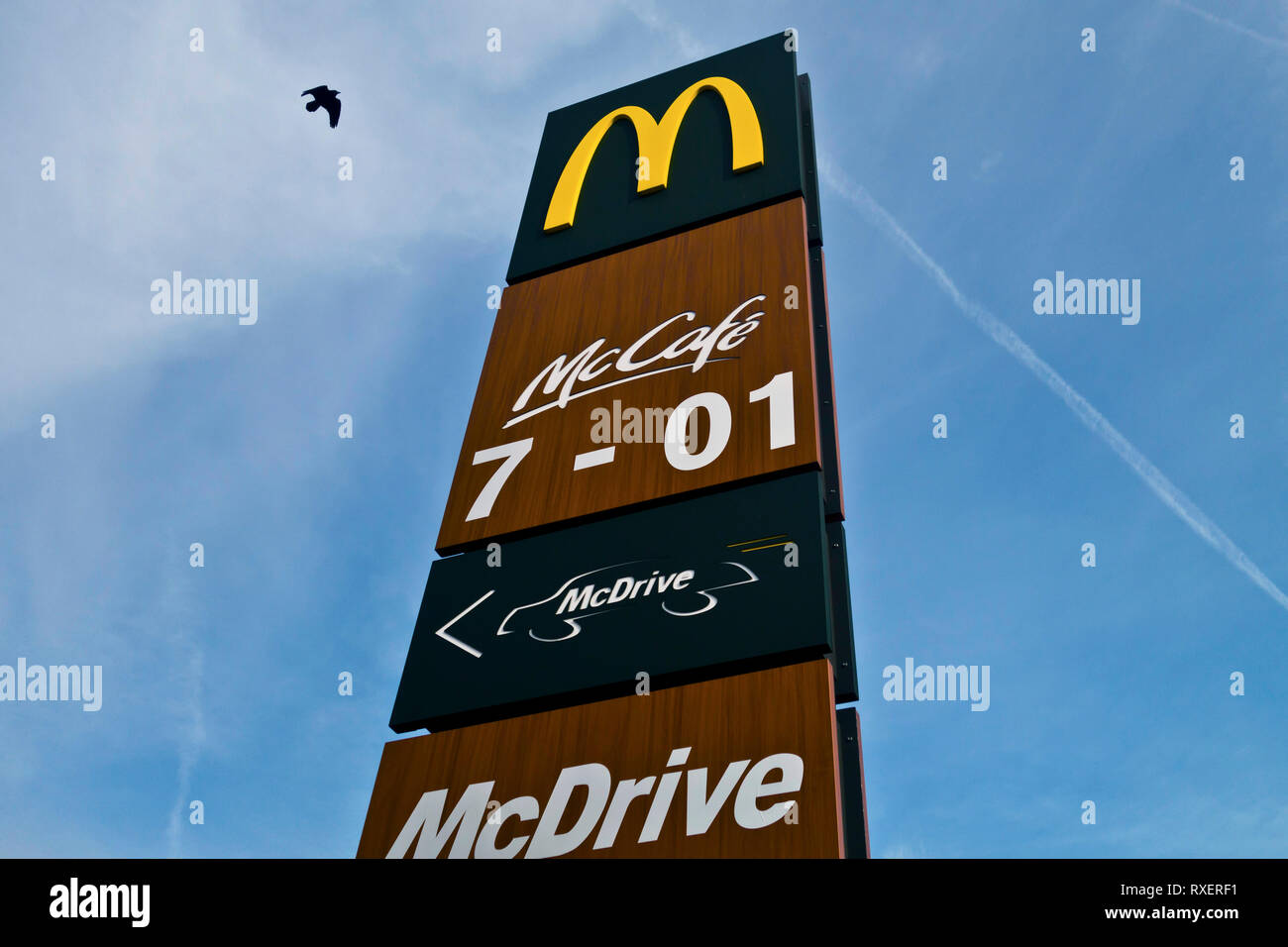 Sign mcdonalds mcdrive hi-res stock photography and images - Alamy