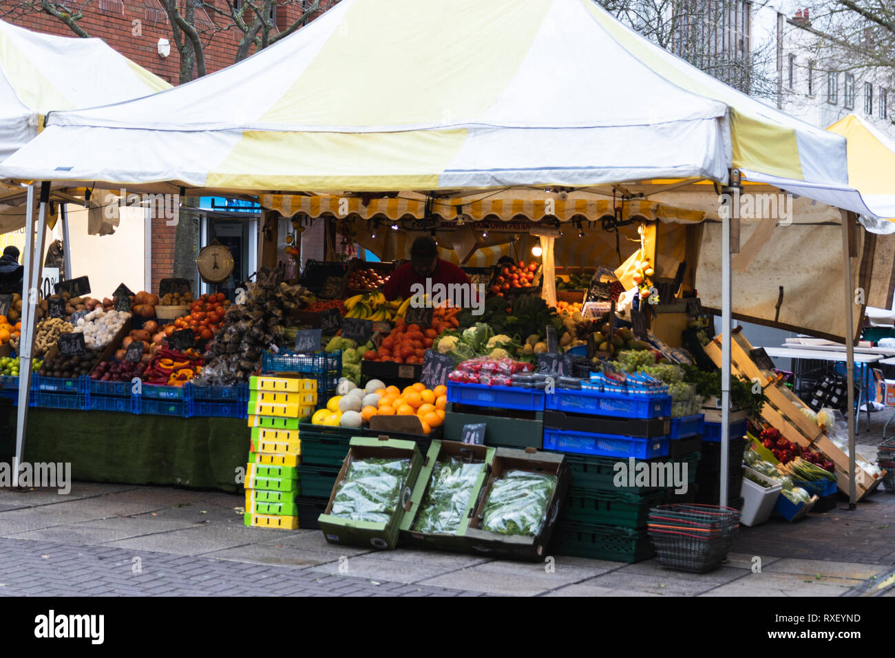 Man Working at traditional British Fruit and Veg stall Stock Photo - Alamy