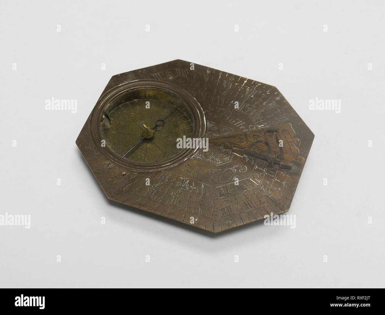 Portable sundial hi-res stock photography and images - Alamy