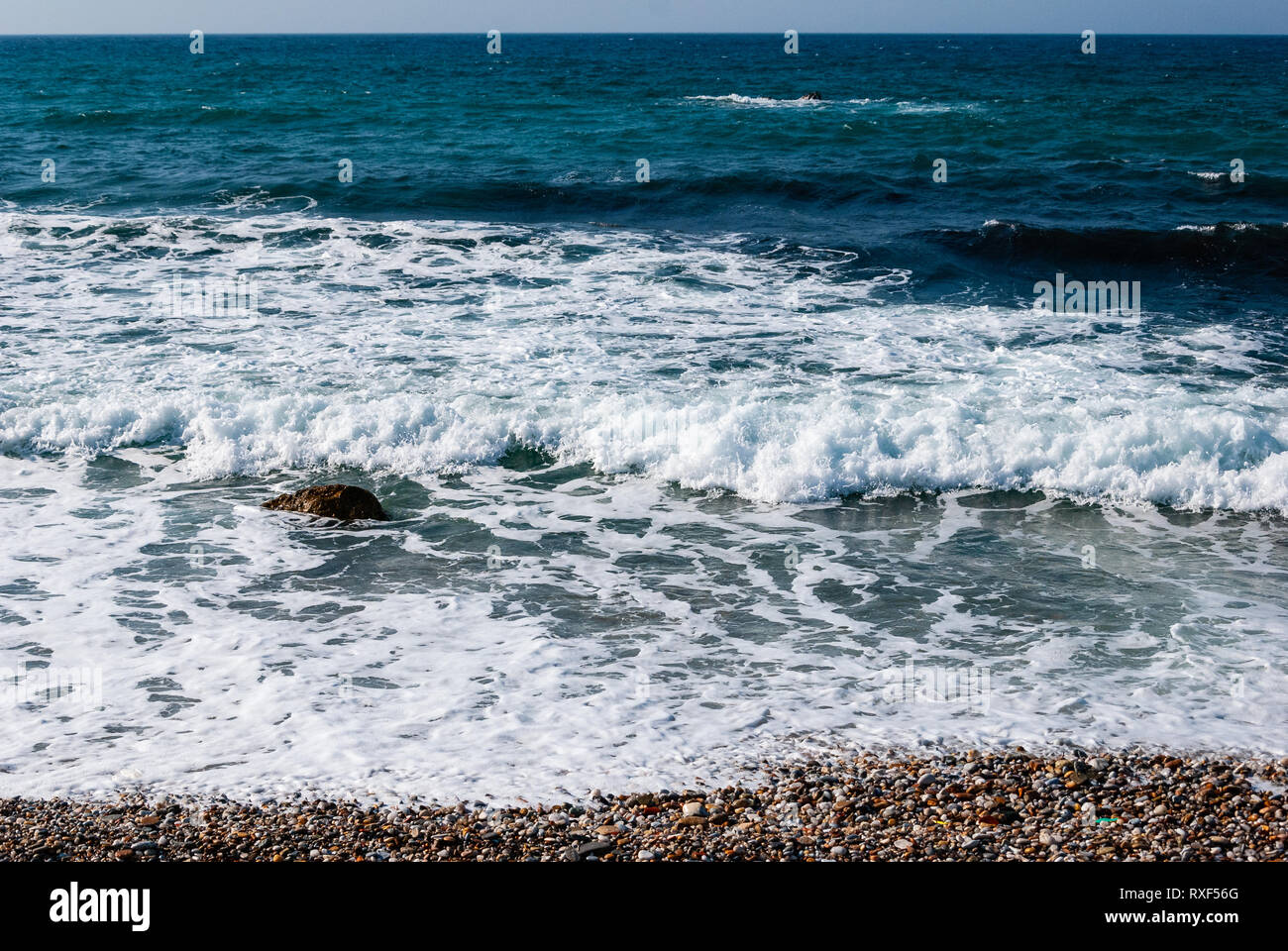 Simple picture of the ocean with its splashing waves, the shore and the ...