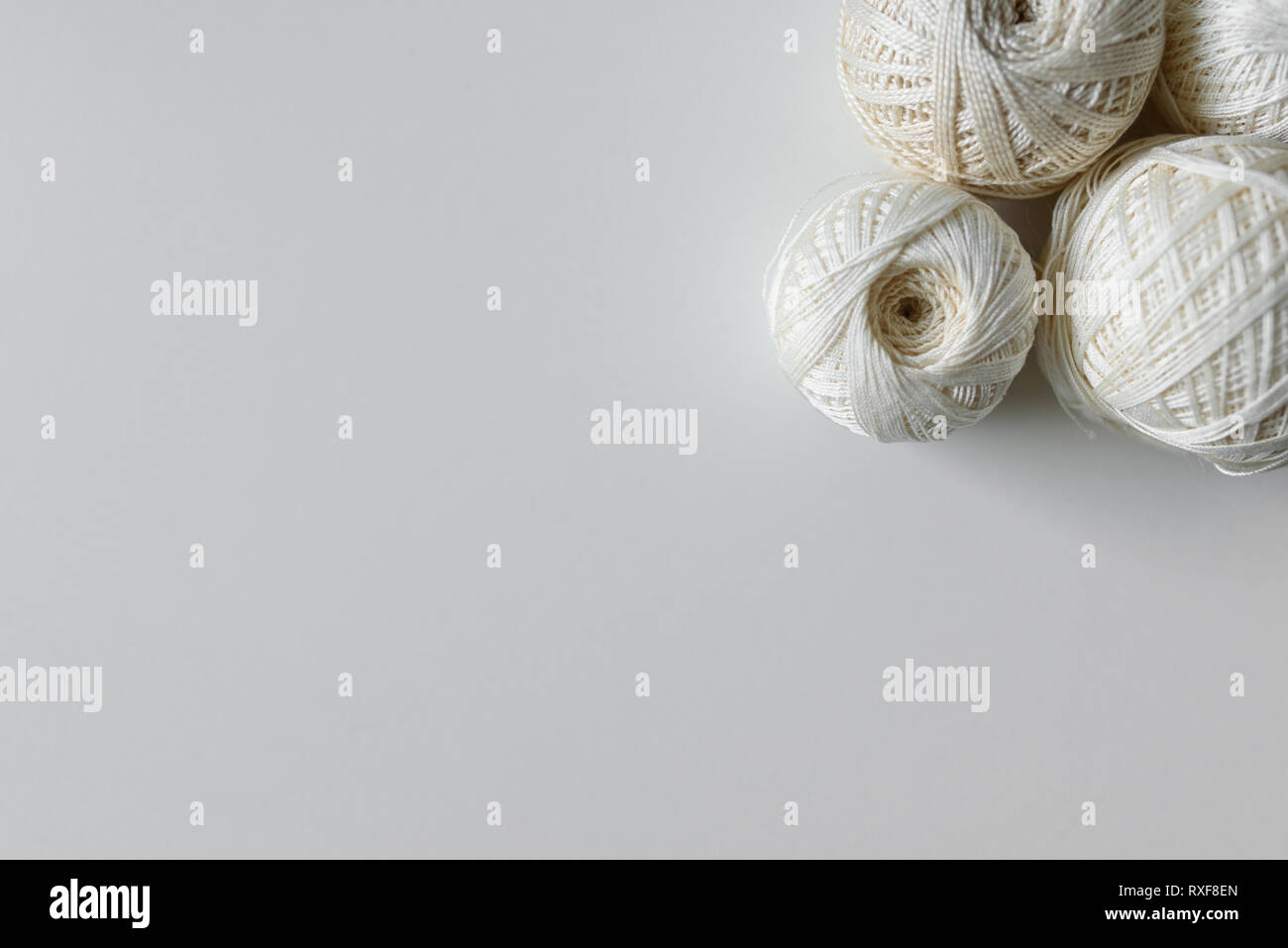 Thread top hi-res stock photography and images - Alamy