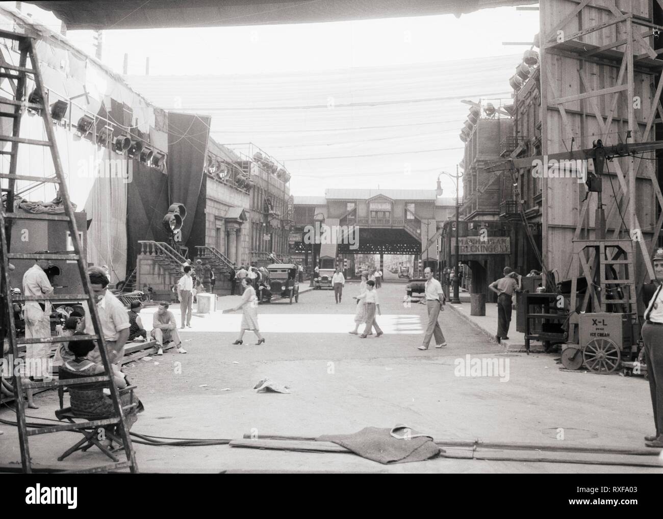 1930s hollywood film set hi-res stock photography and images - Alamy