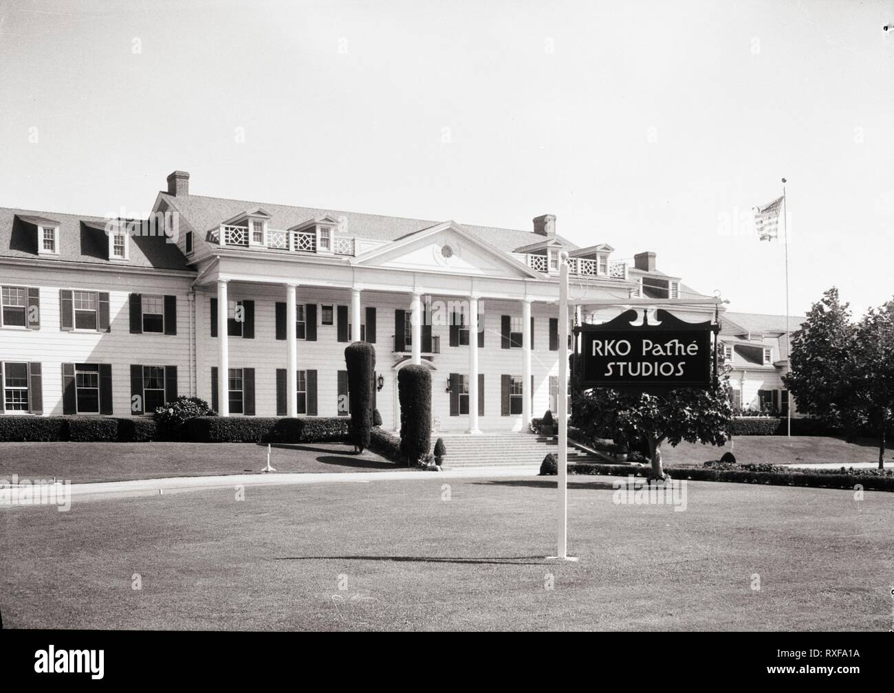 Rko studio building hi-res stock photography and images - Alamy