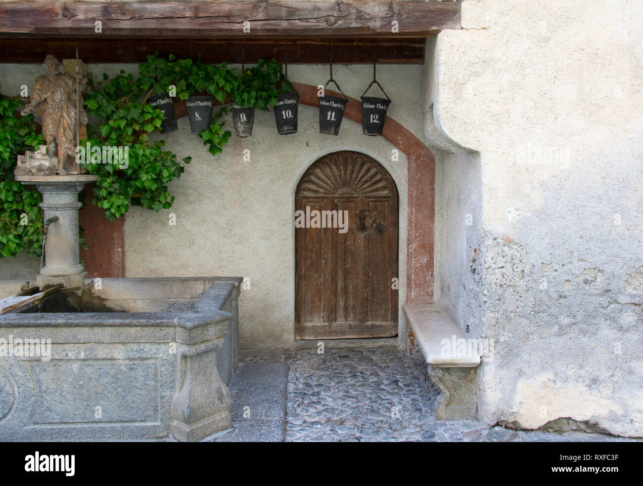 In medieval italian castles hi-res stock photography and images - Alamy