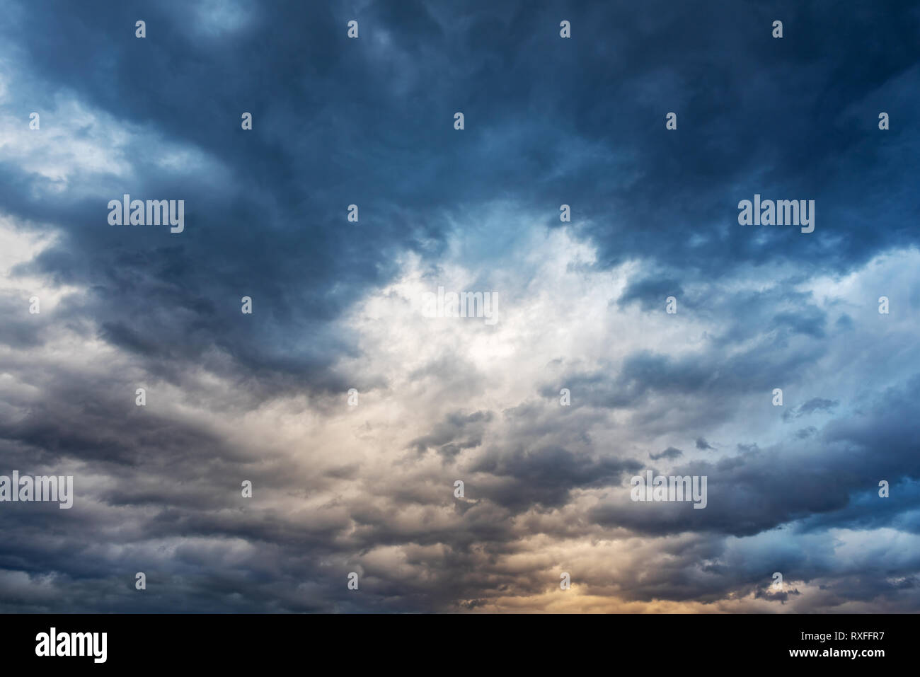 Sky before rain hi-res stock photography and images - Alamy