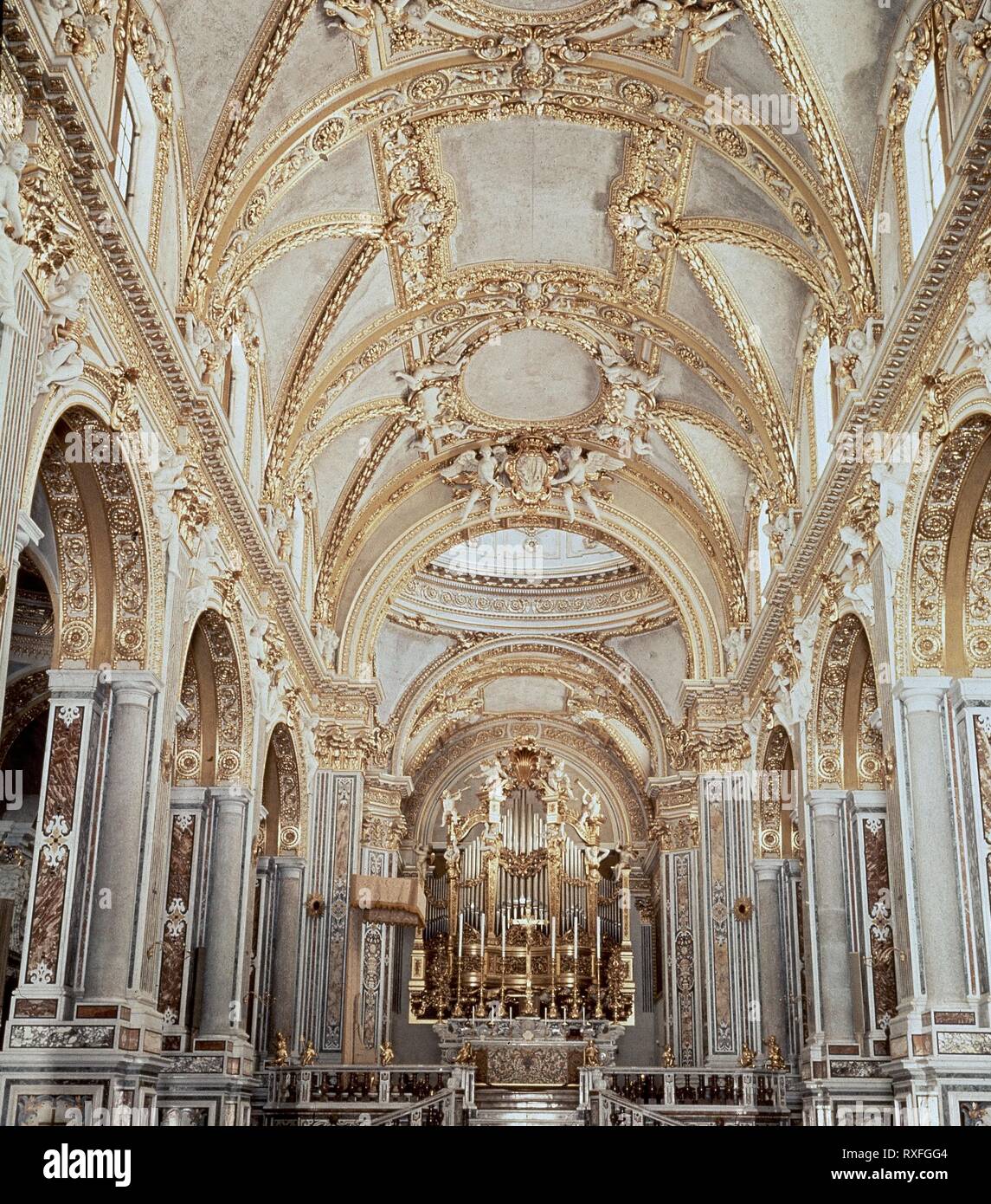 NAVE CENTRAL DE LA IGLESIA DE LA ABADIA DE MONTECASINO RECONSTRUIDA ...