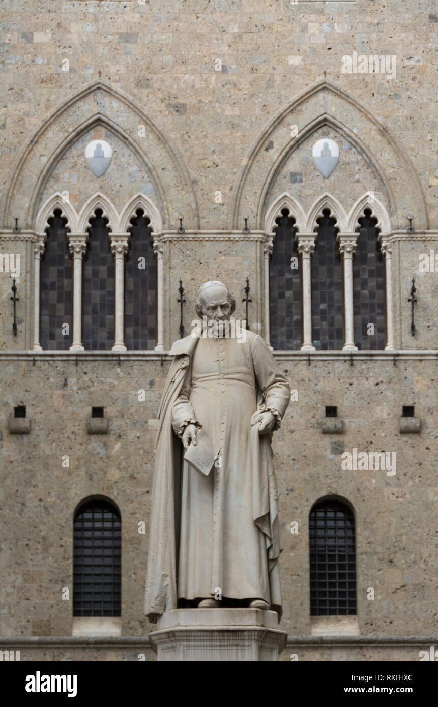 St benedict statue hi-res stock photography and images - Alamy